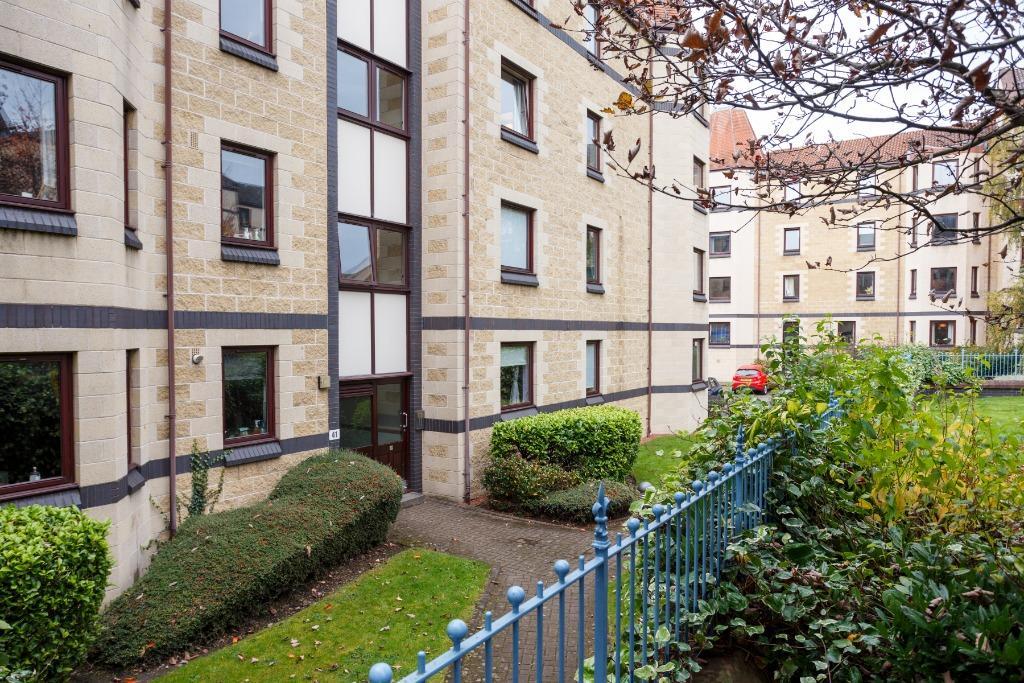 West Bryson Road, Edinburgh EH11 2 bed flat - £1,400 pcm (£323 pw)