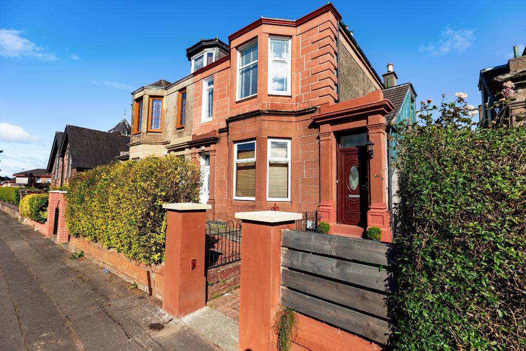 Braidfauld Gardens, Tollcross... 2 bed flat - £175,000