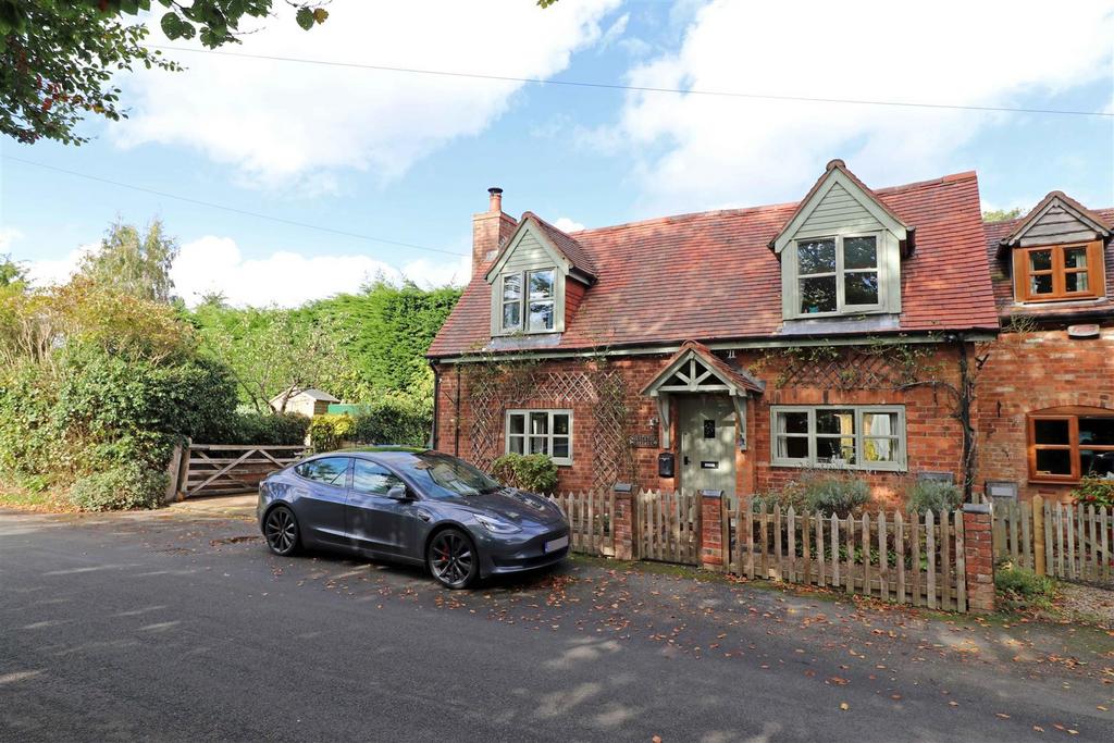 Church Road, Claverdon, Warwick 3 bed cottage - £625,000
