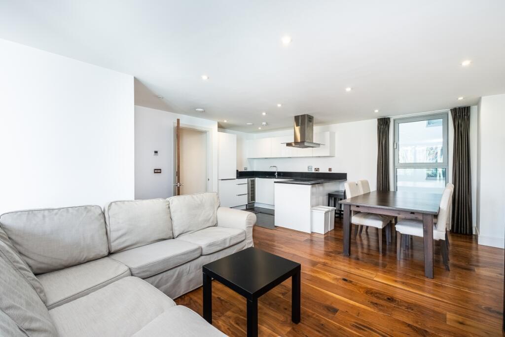 10 Rochester Row, Westminster... 3 bed flat - £4,749 pcm (£1,096 pw)