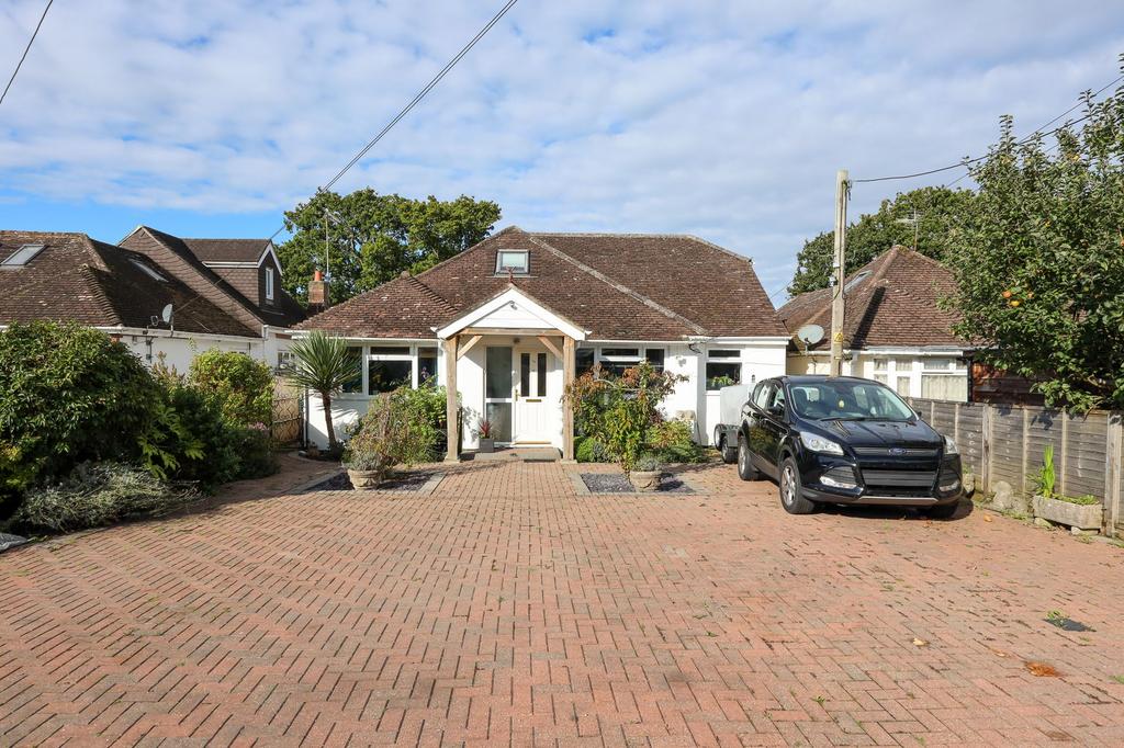 Furzeland Way, Sayers Common, BN6 4 bed chalet for sale - £725,000