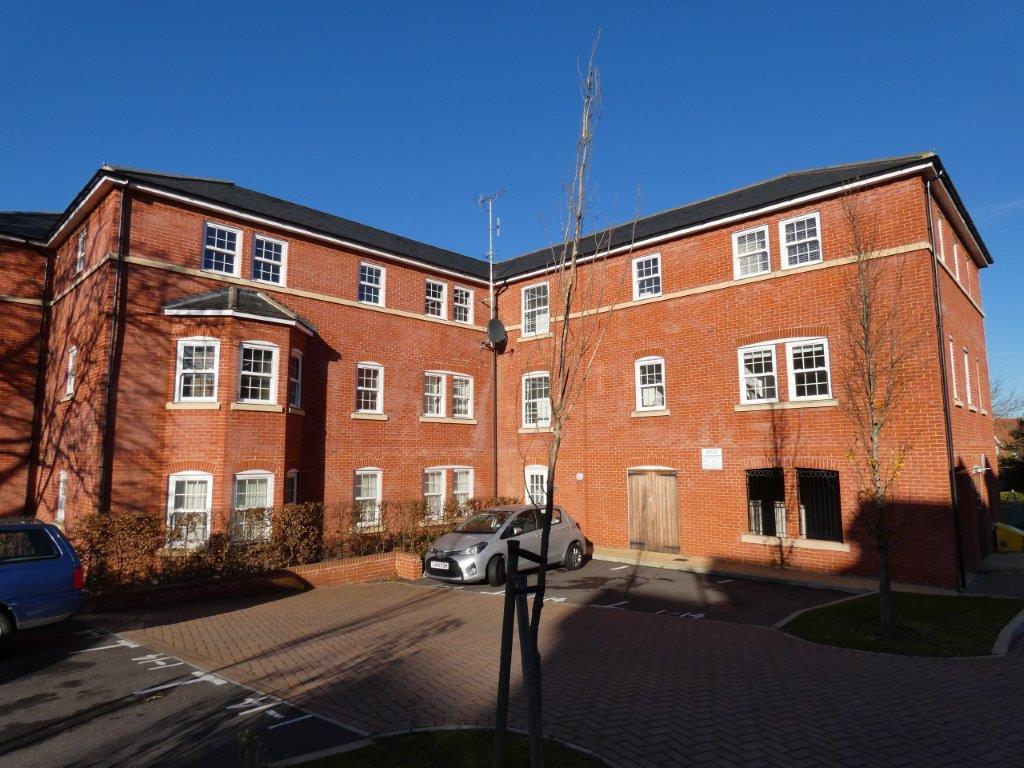 George Roche Road, Kent CT1 2 bed flat - £1,175 pcm (£271 pw)