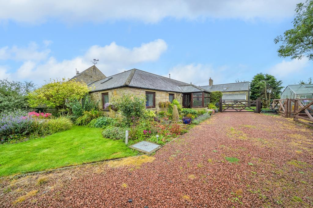 Felton, Morpeth NE65 3 bed semi-detached bungalow for sale - £300,000