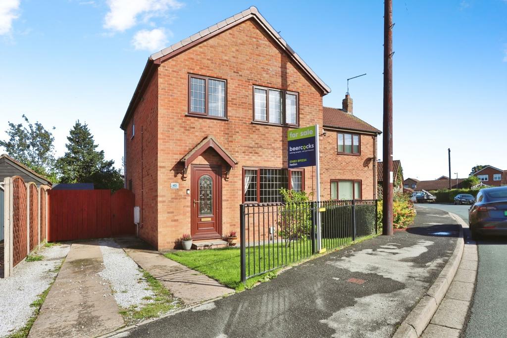 Acklam Road, Hedon, Hull, HU12 8NA 3 bed semi-detached house - £175,000