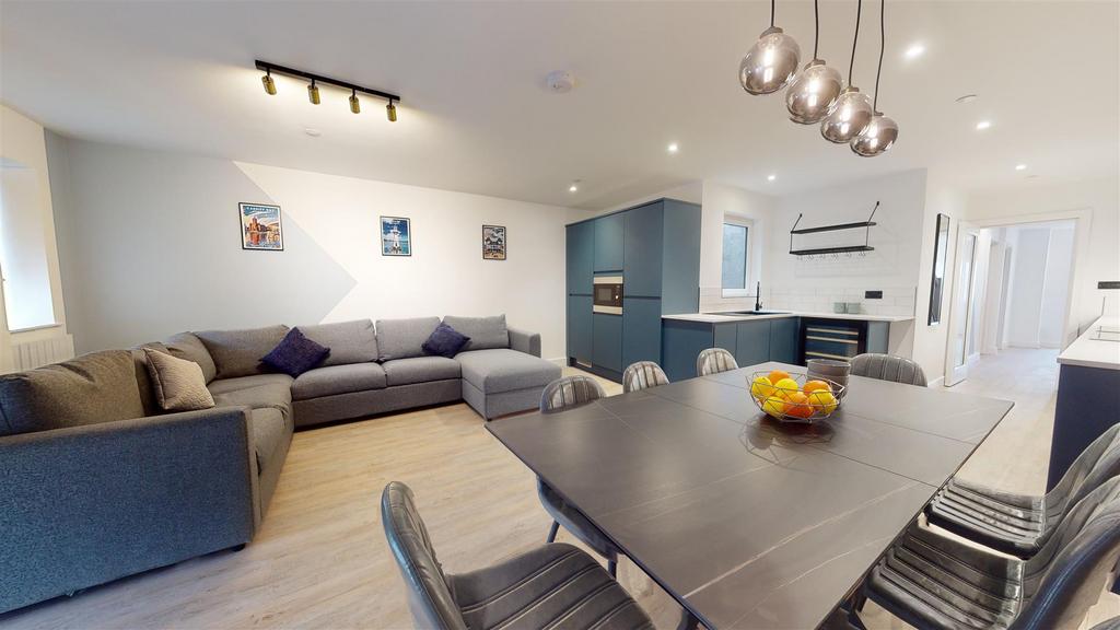 Llantwit Street, Cardiff CF24 8 bed house - £5,960 pcm (£1,375 pw)