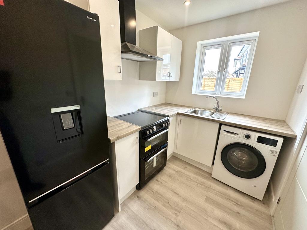 Weymouth Road, Hayes, UB4 Studio - £1,200 pcm (£277 pw)
