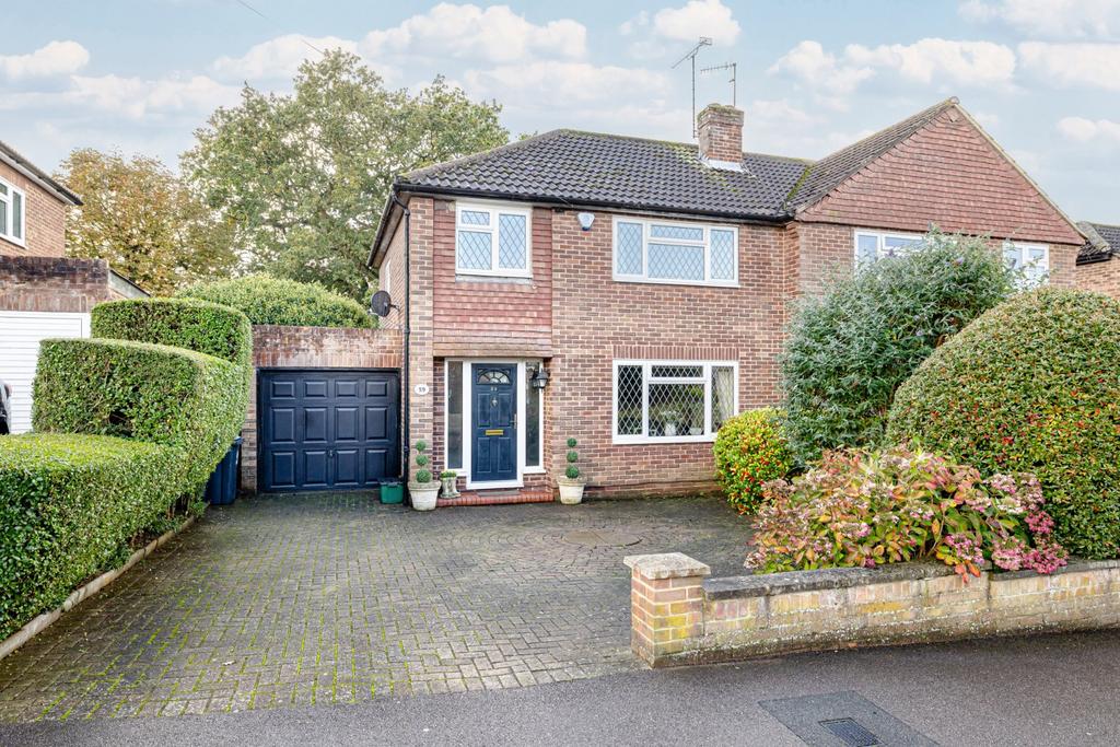 Manston Drive, Bishop's Stortford... 3 bed semi-detached house - £550,000