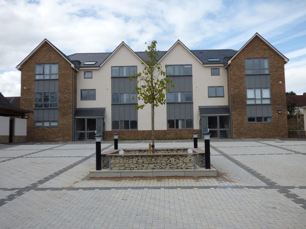 Marlborough Road, Swindon SN3 1 bed apartment - £900 pcm (£208 pw)