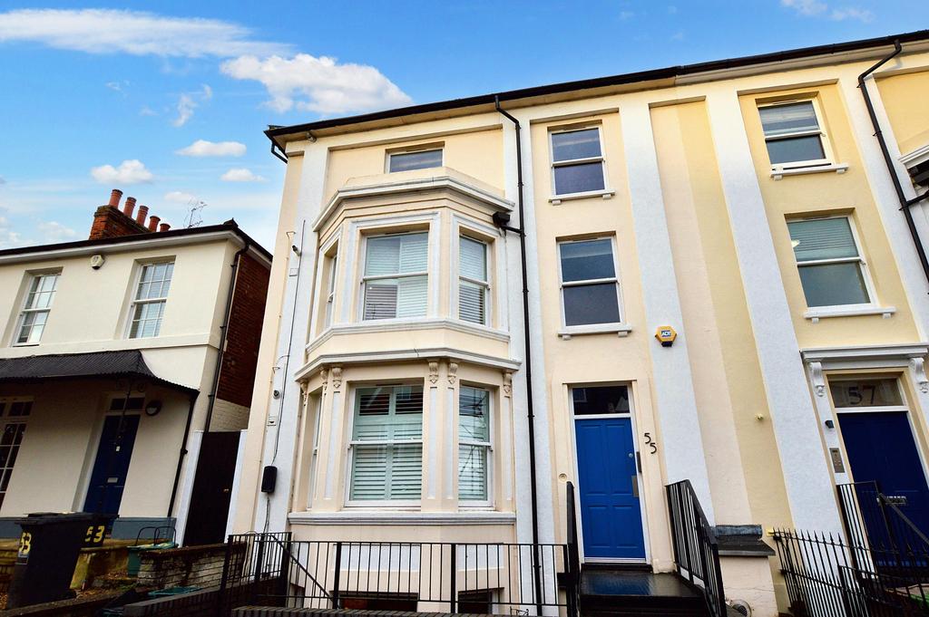 Dane House 2 bed flat - £1,950 pcm (£450 pw)