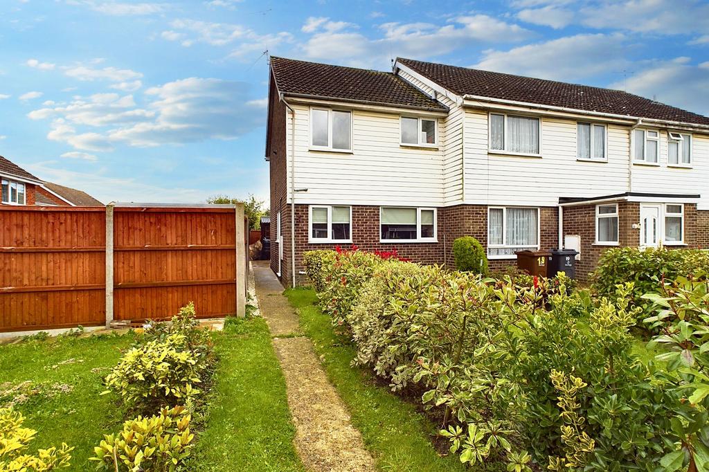 Frobisher Close, Thetford, IP24 2 bed end of terrace house - £950 pcm ...