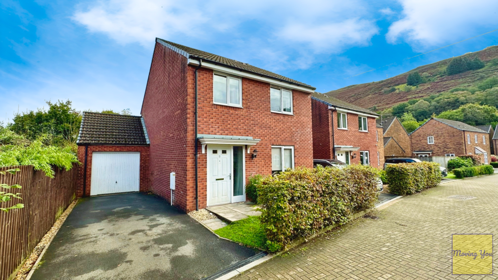 Llys Ynysgeinon, Godrergraig, Swansea 4 bed detached house - £230,000