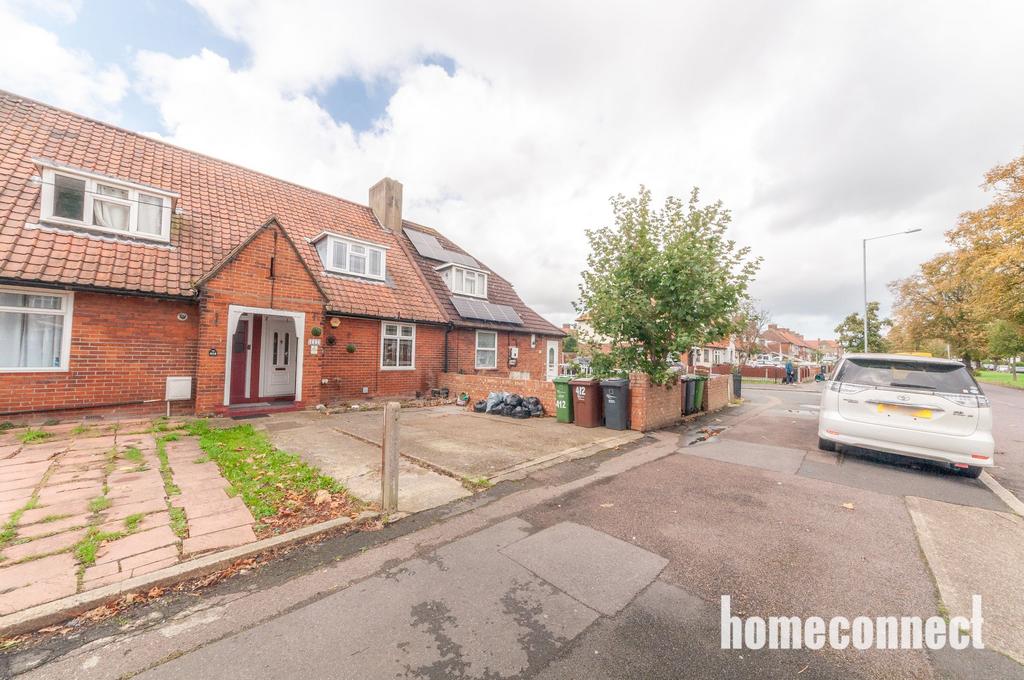 Valence Avenue, Dagenham 2 bed terraced house - £2,000 pcm (£462 pw)