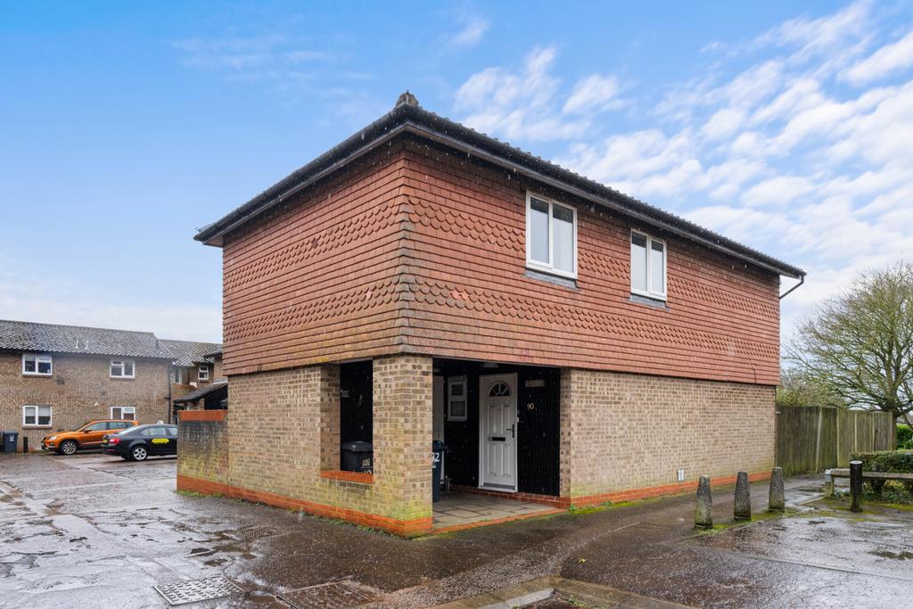 Dimsdale Crescent, Hertfordshire CM23 2 bed maisonette for sale - £240,000
