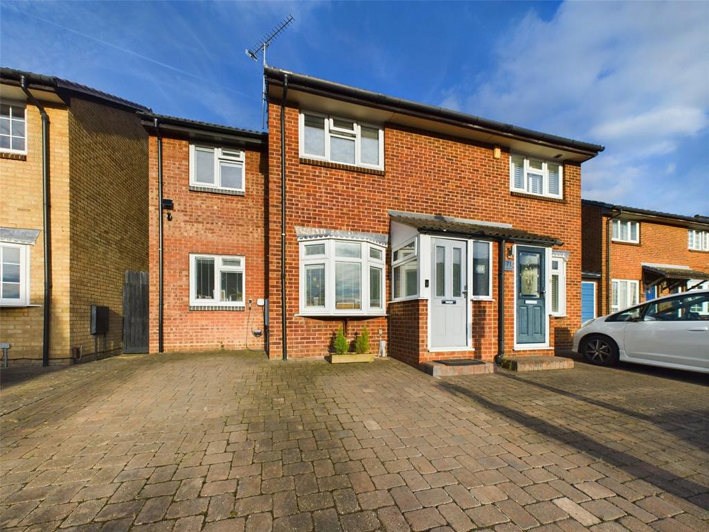 Juniper Way, Romford RM3 3 bed semi-detached house for sale - £550,000