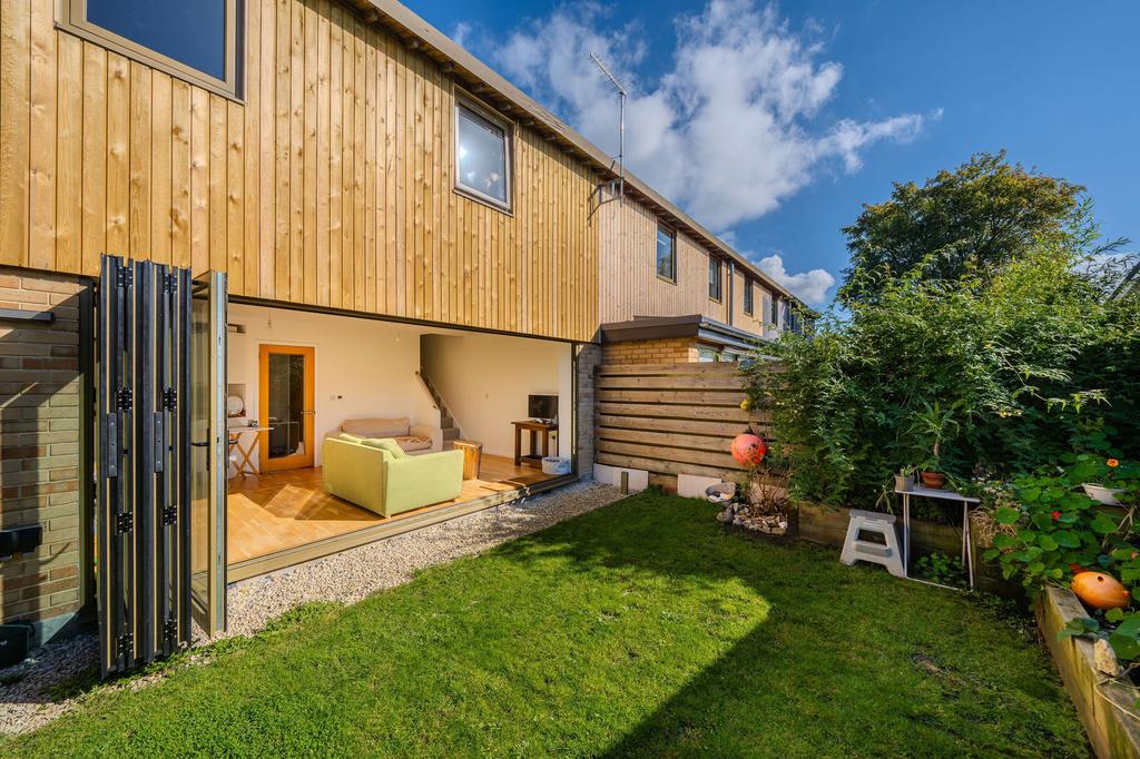 Frome BA11 3 bed terraced house - £400,000