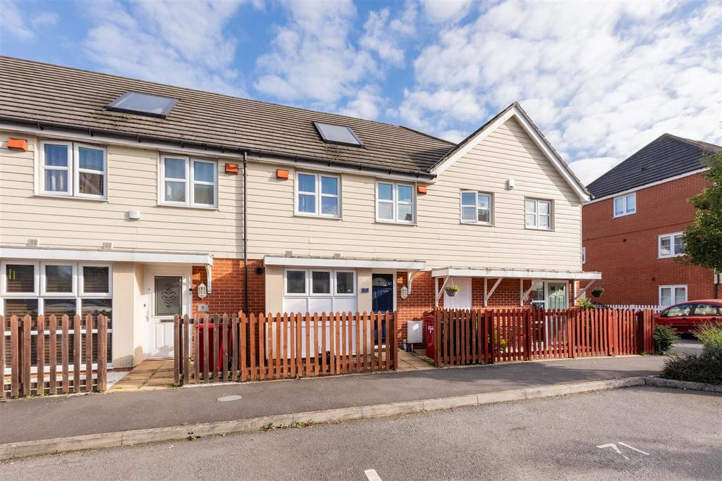Kenbury Drive, Cippenham 3 bed terraced house - £424,950