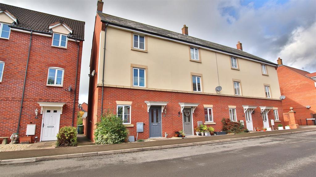 Crown Road, Walton Cardiff, Tewkesbury 3 bed end of terrace house for ...