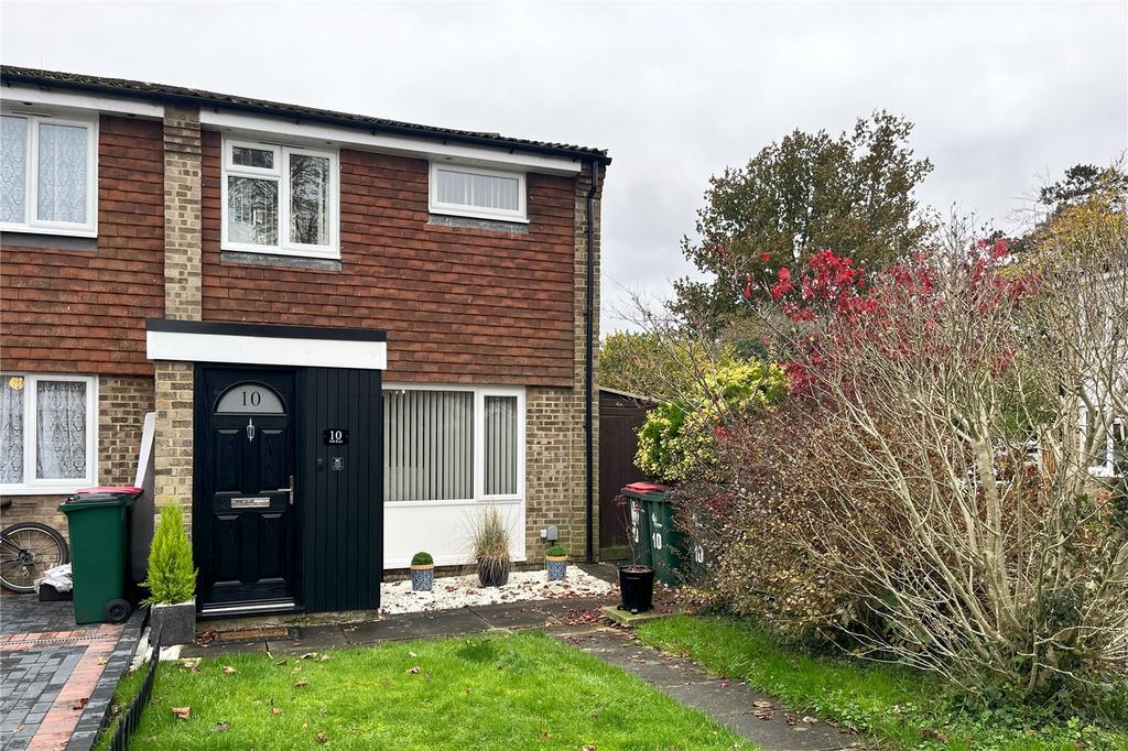 Ash Keys, Southgate, Crawley, West... 3 bed end of terrace house - £375,000