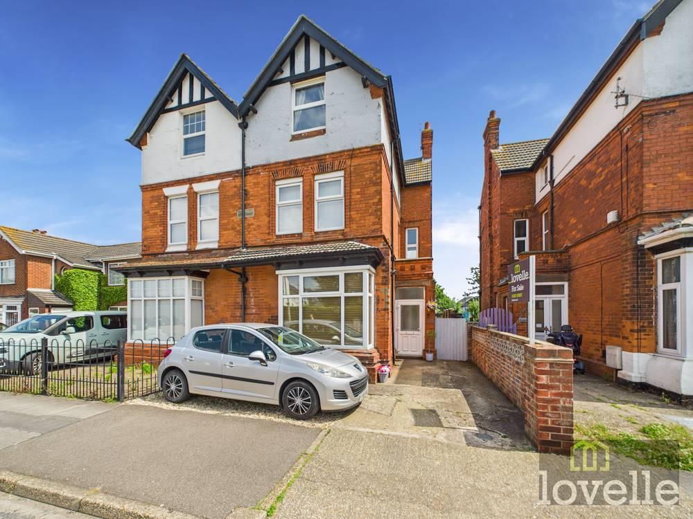 Victoria Road, Mablethorpe LN12 6 bed semi-detached house for sale - £ ...