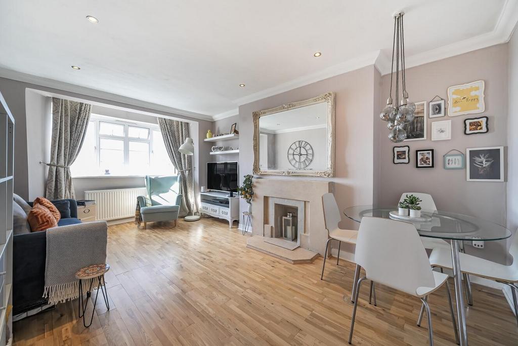 The High, Sw16 2 bed flat - £400,000