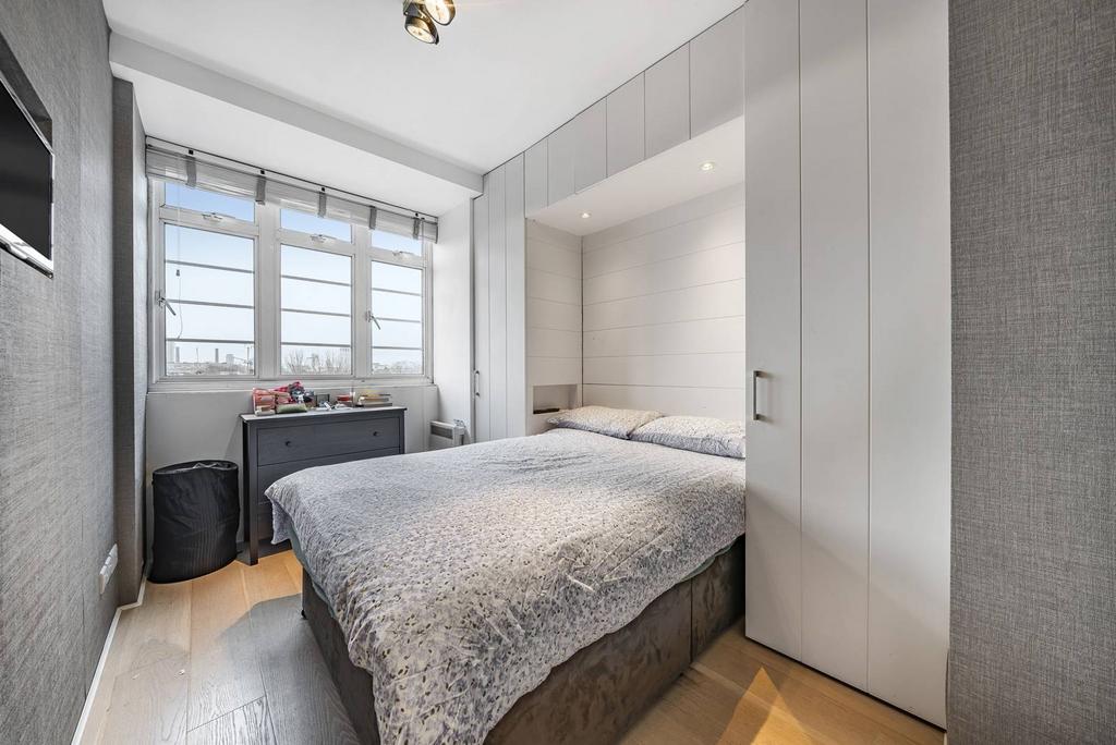 Old Brompton Road, Earls Court... 1 bed flat - £2,297 pcm (£530 pw)