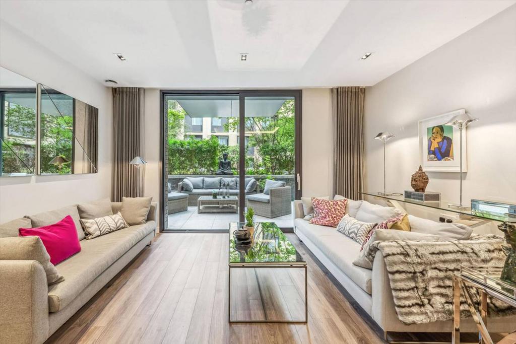 Satin House, Aldgate, London, E1 2 bed flat for sale - £850,000