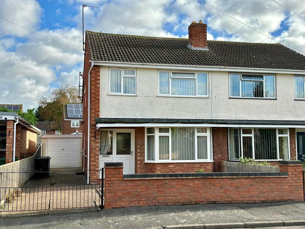 Glebe Close, Credenhill, Hereford, HR4 3 bed semi-detached house - £255,000