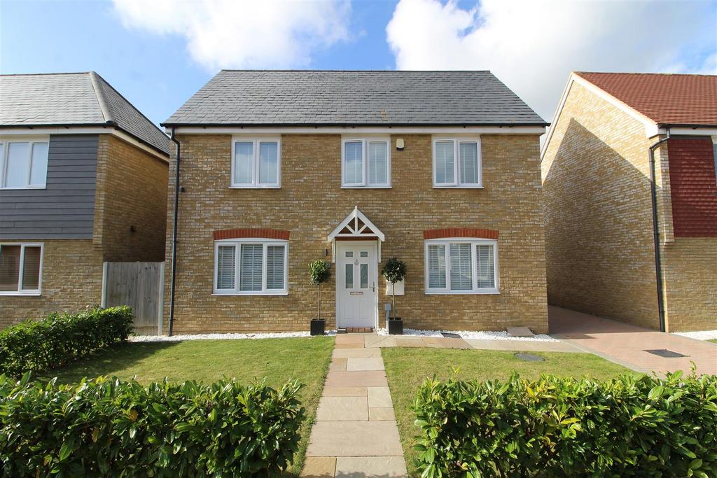 Mannock Drive, Manston 3 bed detached house - £365,000