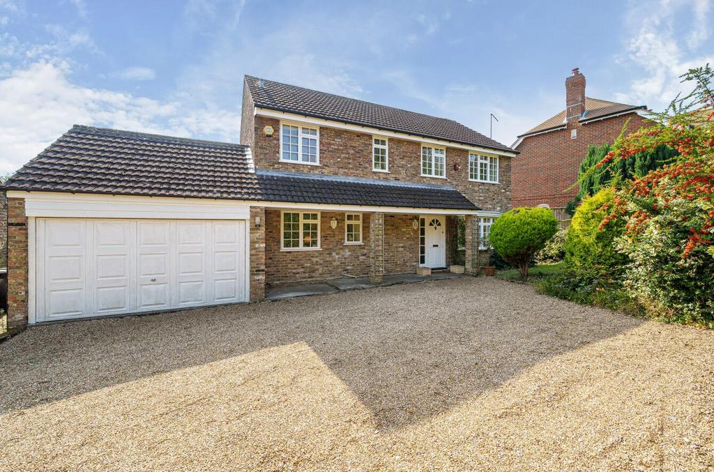 Winston Avenue, Tadley, RG26 3NN 4 bed detached house - £600,000