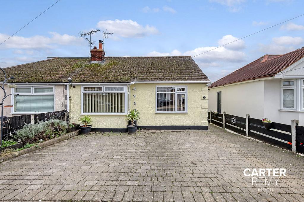Avondale Road, Basildon, SS16 4 bed semi-detached bungalow - £415,000