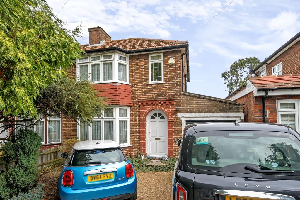 Stanmore, Middlesex, HA7 3 bed semi-detached house - £635,000