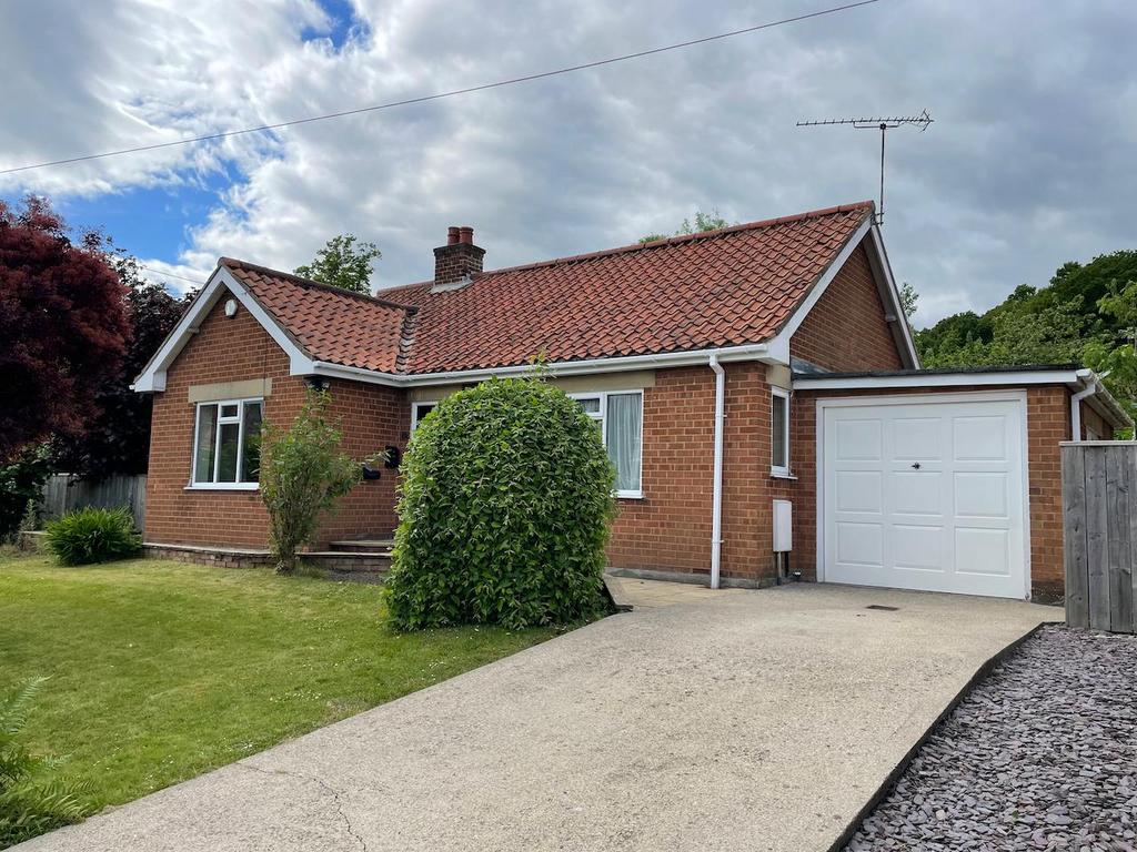 Springfield Lane, Kirkbymoorside, York 2 bed detached bungalow for sale ...