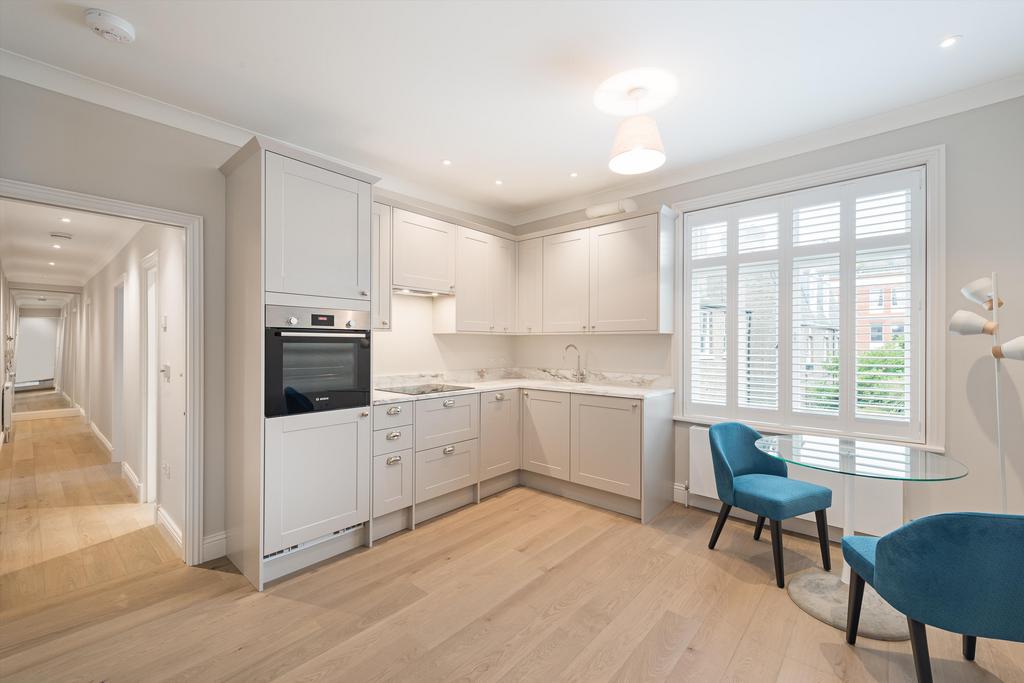 Cheyne Row, Chelsea, London, SW3 2 bed flat - £3,033 pcm (£700 pw)