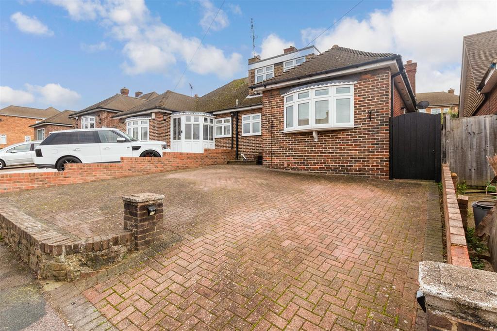 Cerne Road, Gravesend, Kent 3 bed semi-detached bungalow for sale - £ ...