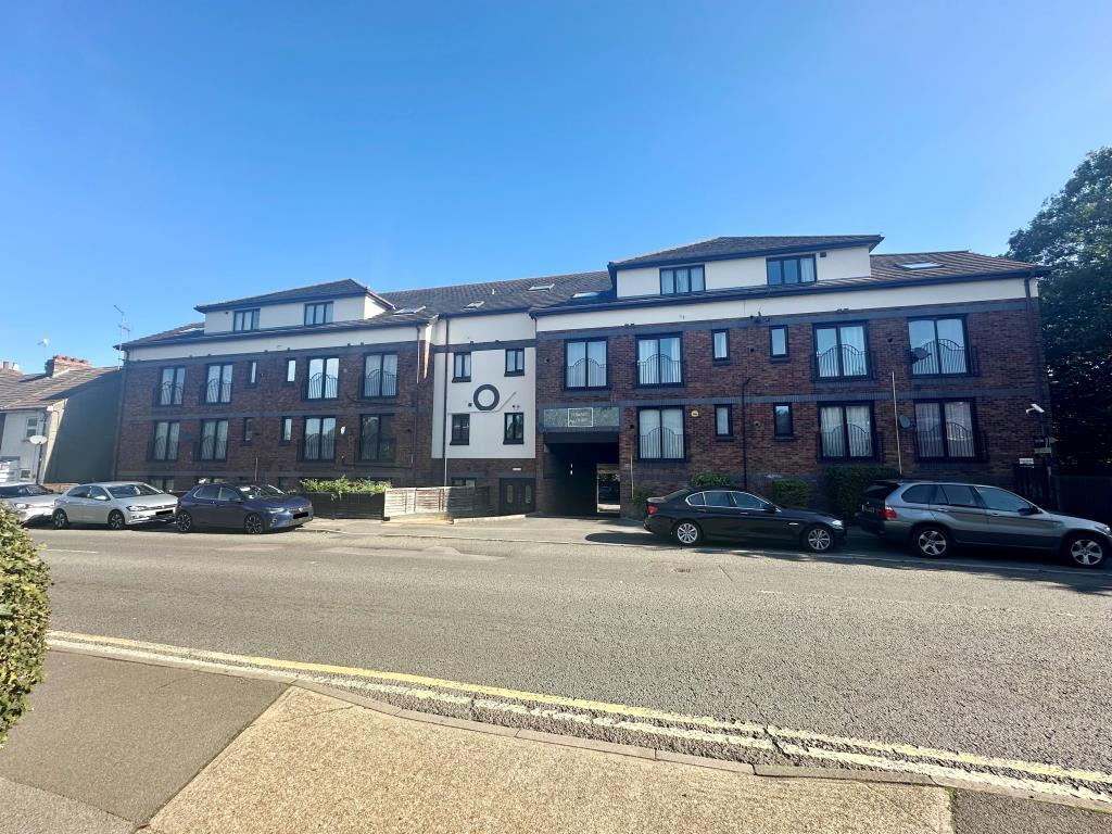 12 Edward Court, Capstone Road... Studio - £70,000