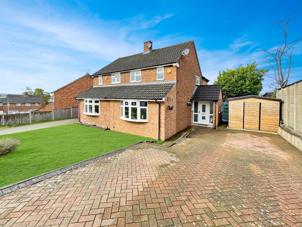 Redwood Drive, Luton, Bedfordshire... 3 bed semi-detached house - £400,000