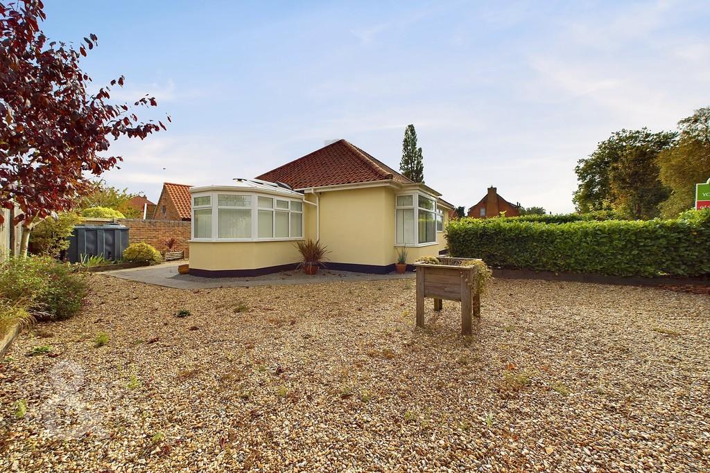 Thwaite Road, Ditchingham, Bungay 2 bed detached bungalow for sale - £ ...