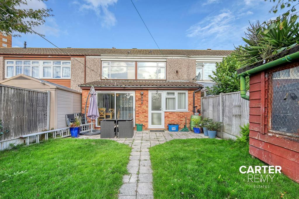Ravenscroft, Grays, RM16 3 bed terraced house - £285,000
