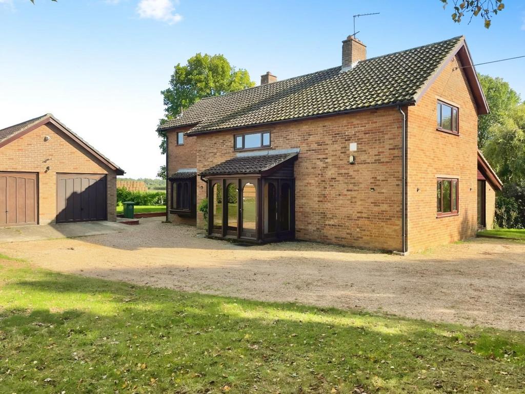 Mill Drift, Hockwold IP26 5 bed detached house - £400,000