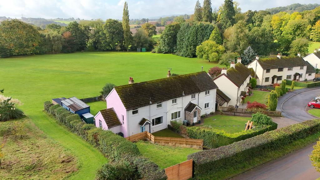 St. Mableys Close, Abergavenny NP7 2 bed semi-detached house - £250,000