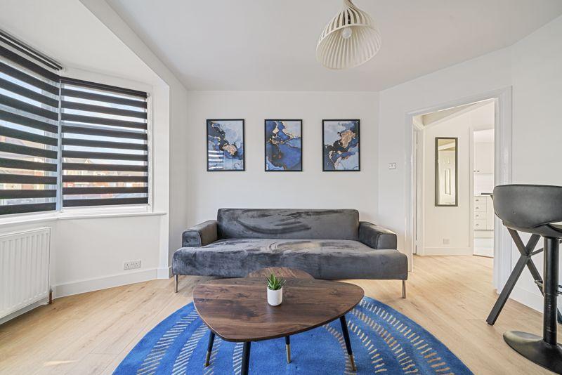 Barnard Gardens, Hayes, UB4 2 bed apartment - £2,495 pcm (£576 pw)