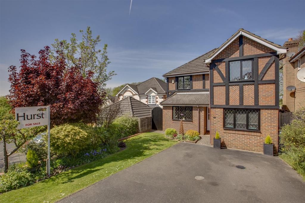 Foxhill Close, High Wycombe HP13 4 bed detached house for sale - £750,000