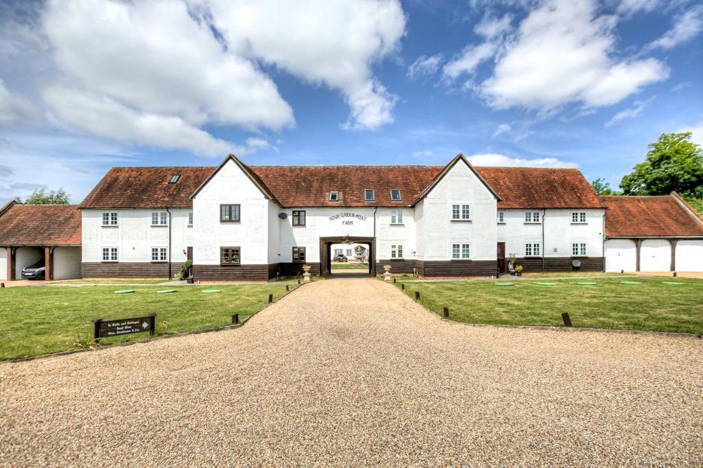Howe Green, Bishop's Stortford CM22 3 bed end of terrace house - £450,000