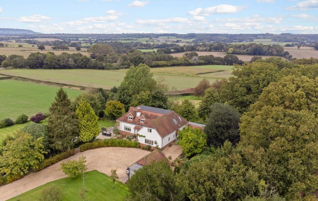 Rogate, Petersfield, West Sussex, GU31 4 bed detached house - £1,695,000