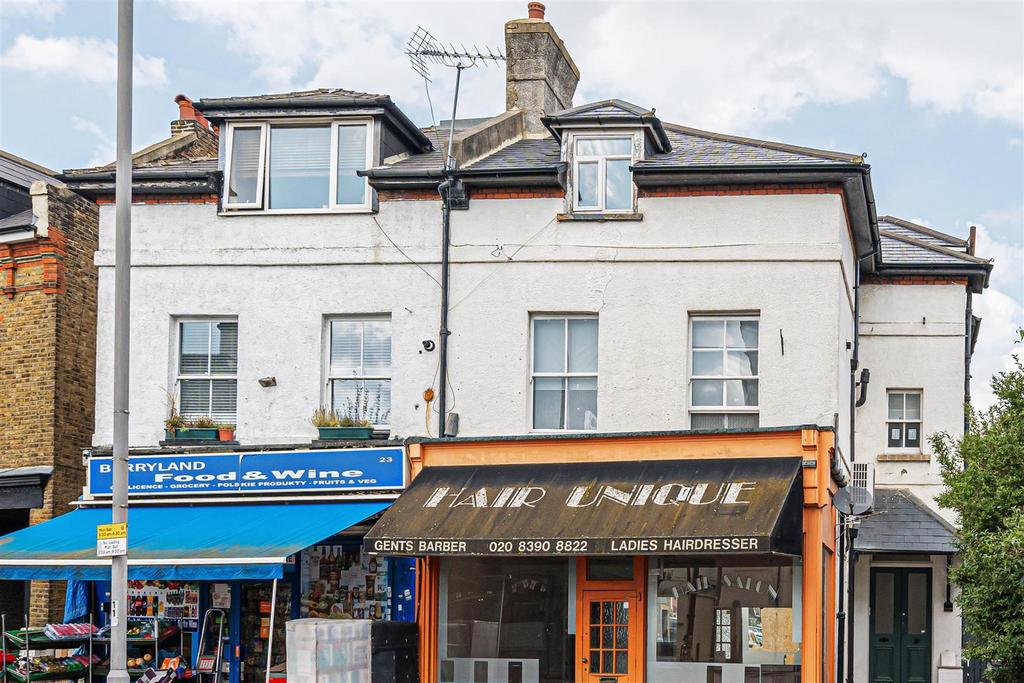 Berrylands Road, Surbiton 1 bed flat - £1,350 pcm (£312 pw)