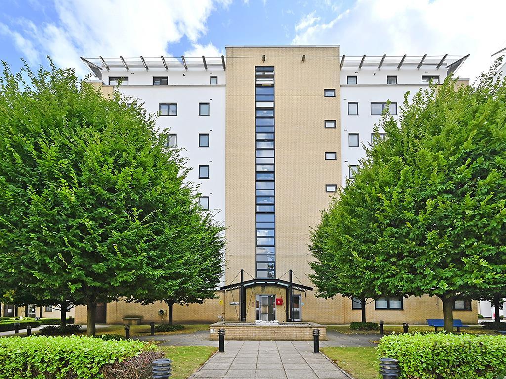 Ocean Wharf, 60 Westferry Road... 2 bed apartment - £2,400 pcm (£554 pw)