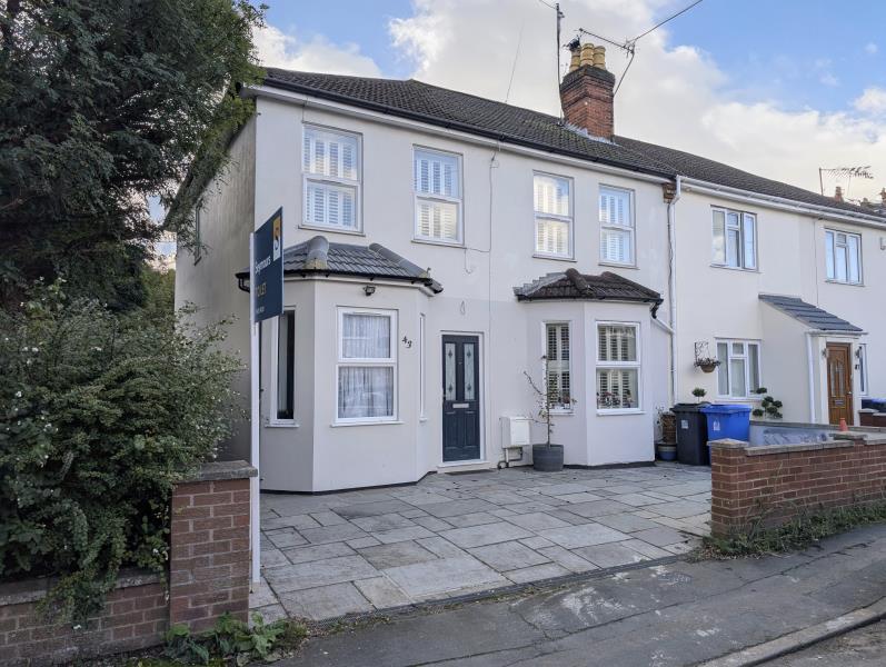 Arthurs Bridge Road, Woking GU21 4 bed semi-detached house - £2,750 pcm ...