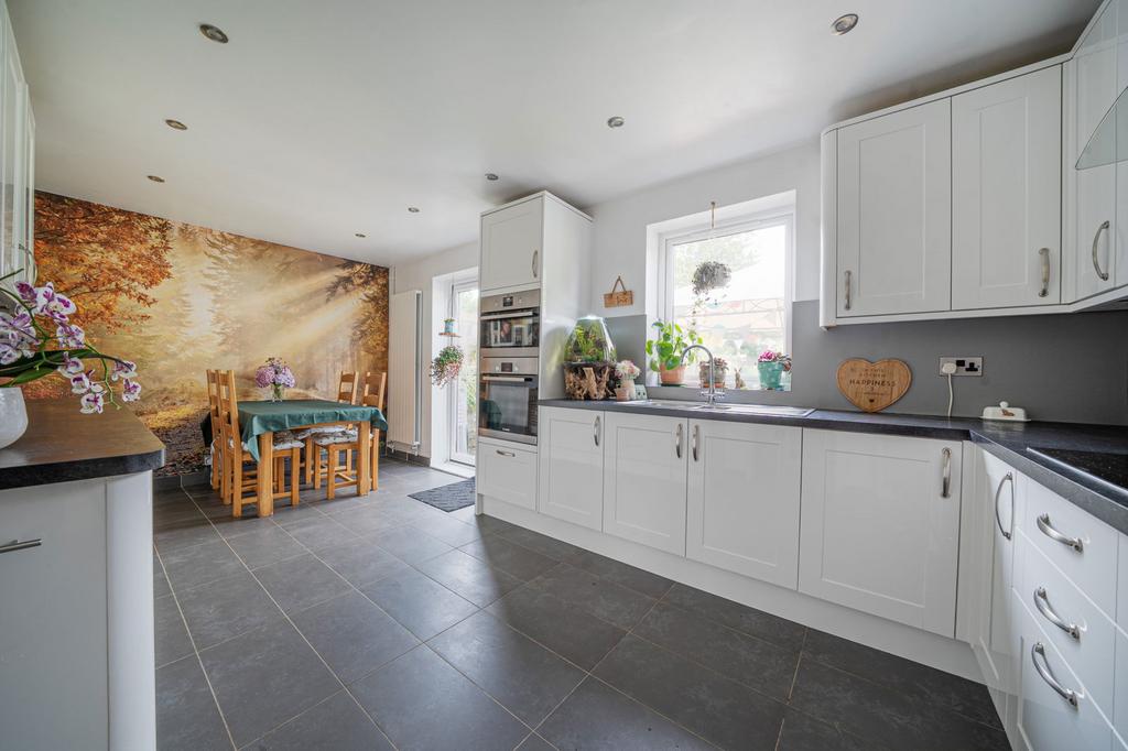 Roberts Road, Barton Stacey... 4 bed semi-detached house for sale - £ ...