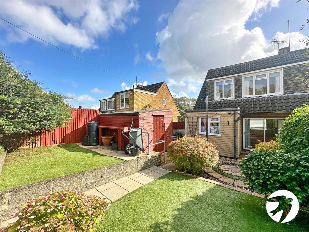 Hever Croft, Strood, Kent, ME2 2 bed semi-detached house - £280,000