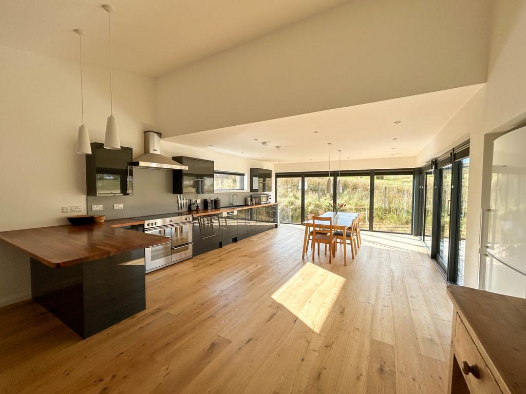 Steele Croft Road, Carbost IV47 4 bed detached house for sale - £475,000
